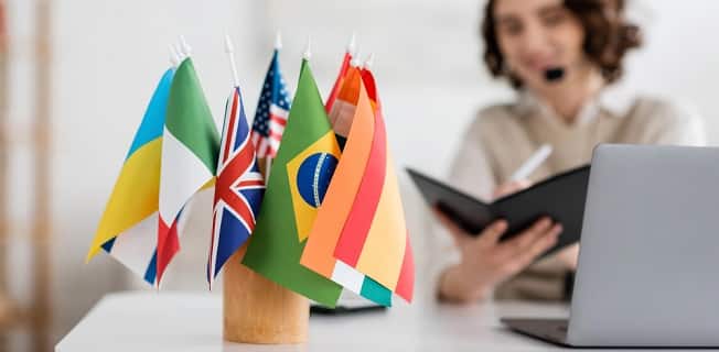 IA no ensino de idiomas cresce, mas interação humana ainda é chave